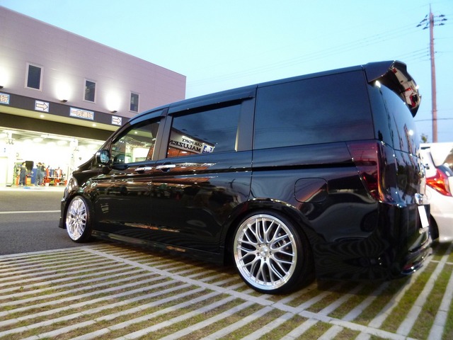 ステップワゴンスパーダ RF系 UA/CBA-RF7.8 | 装着ギャラリー | カーポートマルゼン