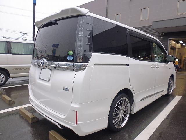 ヴォクシー(VOXY) 80系 ZWR80G、ZWR80W | 装着ギャラリー | カーポートマルゼン