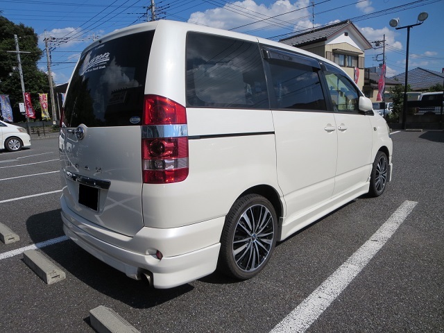 ノア(NOAH) 60系 AZR60(60系) | 装着ギャラリー | カーポートマルゼン