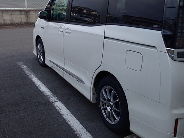 ヴォクシー(VOXY) 80系 ZRR80W | 装着ギャラリー | カーポートマルゼン