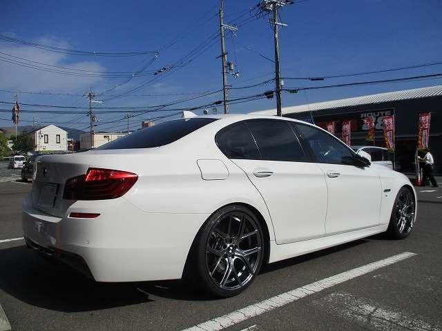 5シリーズ F10 DBA-FP25 (F10) | 装着ギャラリー | カーポートマルゼン