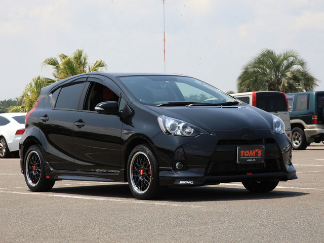 アクア NHP系 NHP10 | 装着ギャラリー | カーポートマルゼン