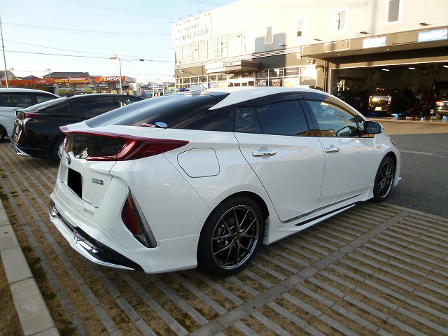 プリウスPHV 50系 DLA-ZVW52 | 装着ギャラリー | カーポートマルゼン