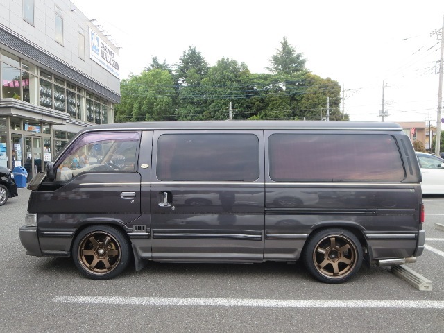 キャラバンコーチ E24系 E24 | 装着ギャラリー | カーポートマルゼン