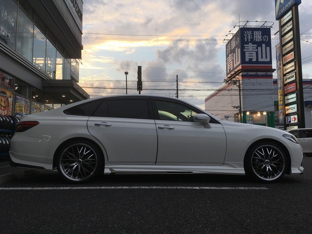 クラウン 20系/220系 3BA-ARS220 | 装着ギャラリー | カーポートマルゼン