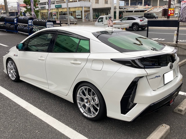 プリウスPHV 50系 DLA-ZVW52 | 装着ギャラリー | カーポートマルゼン