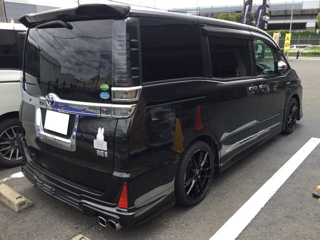 ヴォクシー(VOXY) 80系 ZWR80G、ZWR80W | 装着ギャラリー | カーポートマルゼン